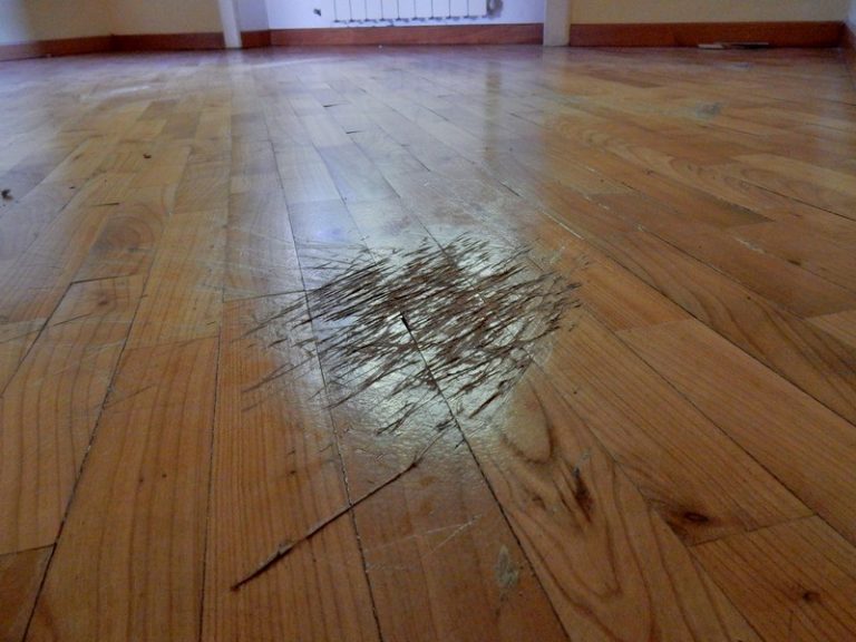 Царапины на мебели: обзор народных средств по восстановлению различных ...
